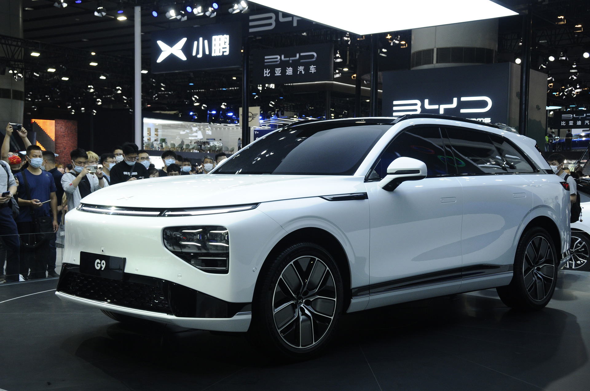Xpeng G9 flagship crossover debuts at Auto Guangzhou 2021 - Side Car